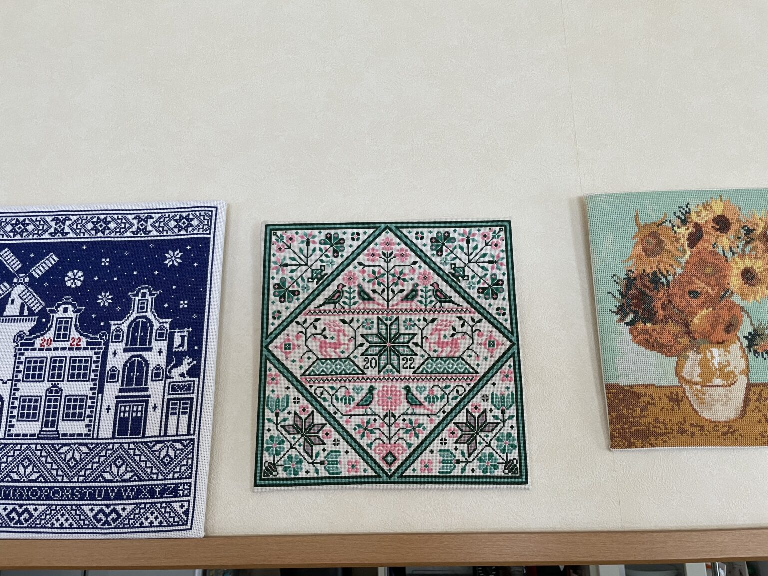 ステッチイデーSAL完成と飾り方 | しろうさ便り